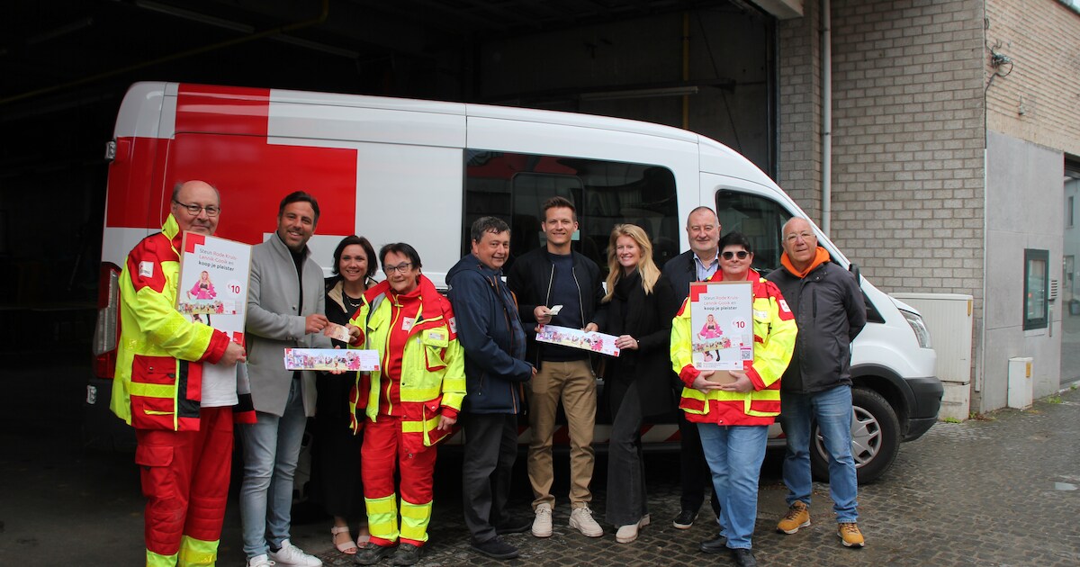 Blind Getrouwd deelnemers Joren en Brecht geven aftrap aan pleisterverkoop Rode Kruis Lennik ...