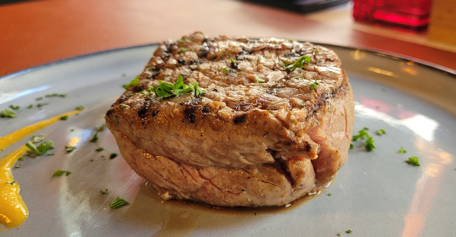 Luc Bellings gaat op zoek naar de beste steak-friet en geeft één 9 op ...