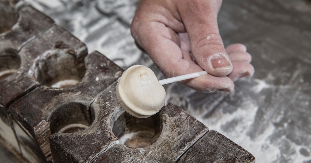 Lekstok van Confiserie Thijs erkend als Vlaams streekproduct: “Nog ...