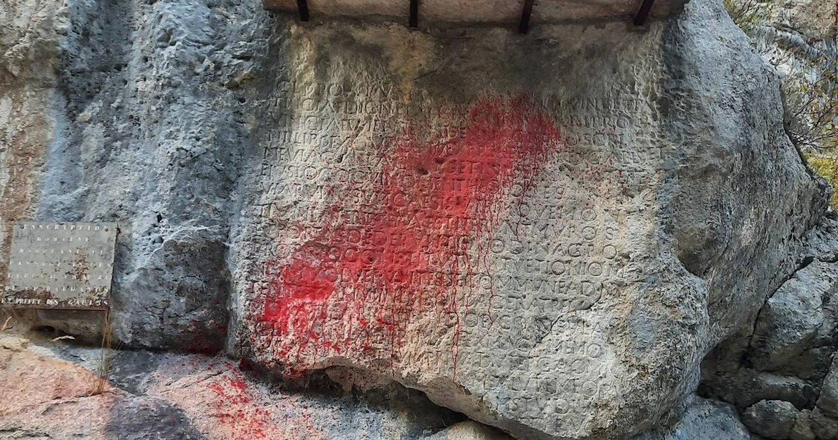 Historische rots van 1.600 jaar oud gevandaliseerd in Frankrijk ...