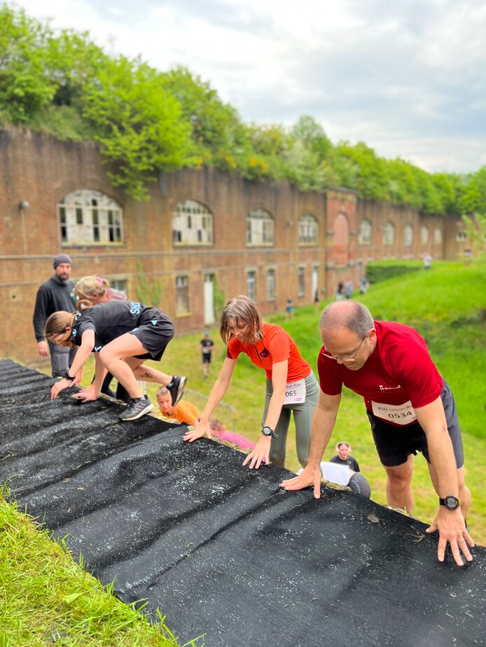 600 lopers ontdekken de Oranjestad tijdens de KSD URBAN RUN | Diest | hln.be