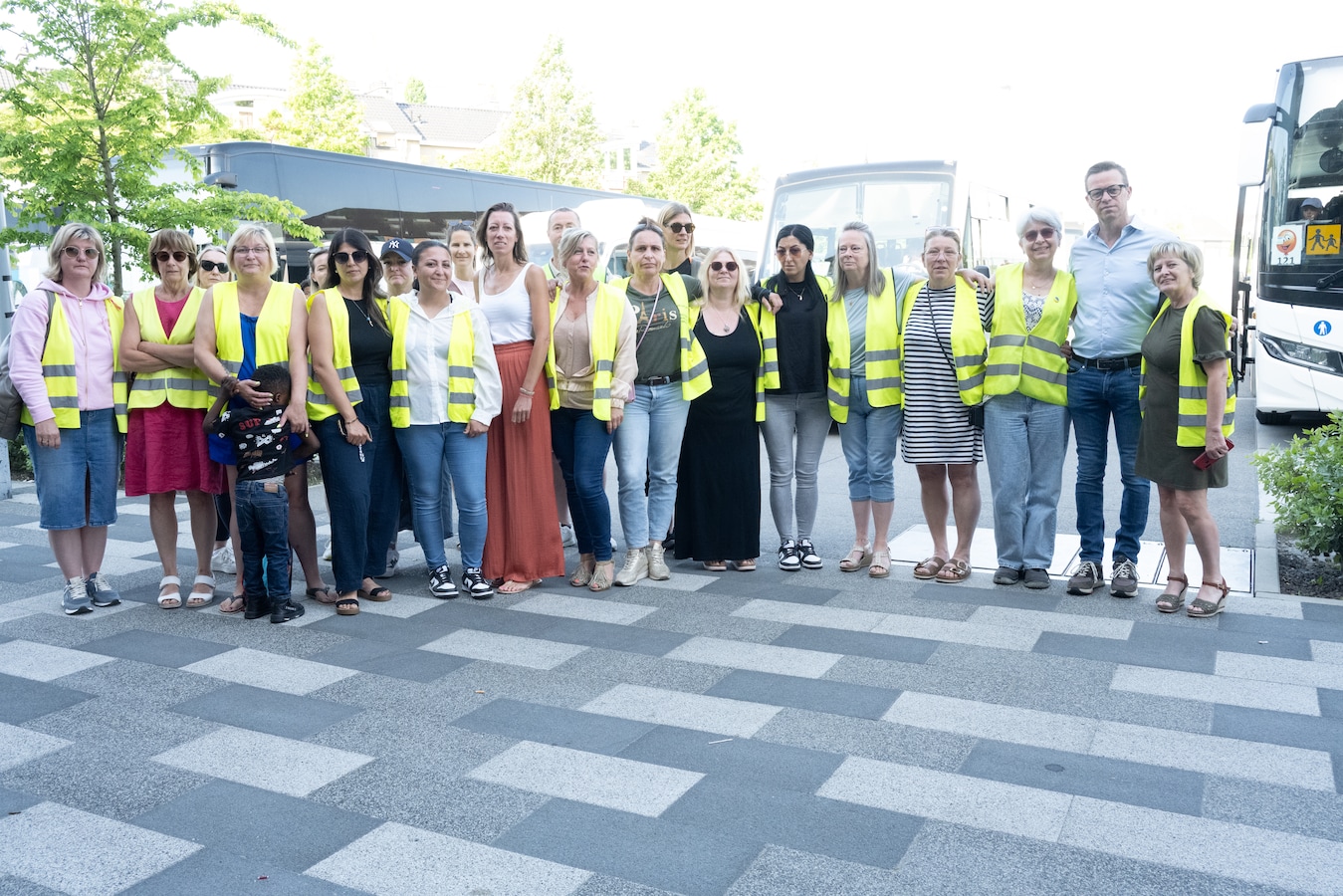 Busbegeleiders bijzonder onderwijs in Oudenaarde herdenken slachtoffers ...