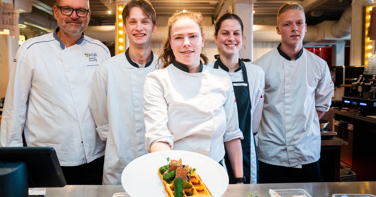 Leerlingen PIVA openen pop-up met verse wafels in foodmarket WOLF ...