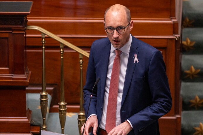 HLN ONDERZOEK. Belgisch voetbal moet minstens 121 miljoen euro ...