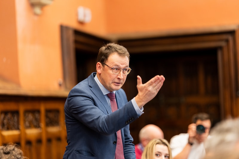 BESPARINGEN. Schepen Burak Nalli: “Het doet mij pijn dat de ...