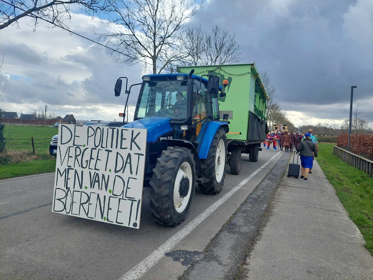 KIJK. Van boerenprotest over hoornaars tot ‘pipigate’: Zwevezele geniet ...