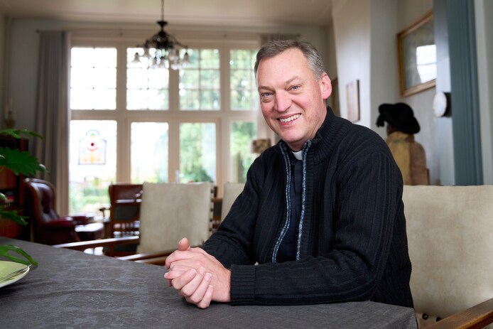 LEZERSBRIEVEN I Pastoor Harm reageert op storm van kritiek van ED ...