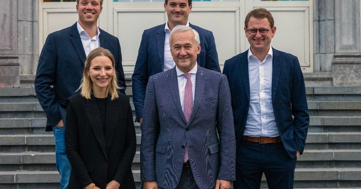 Zeventiger Philippe Willequet bestuurt Kluisbergen met een ...