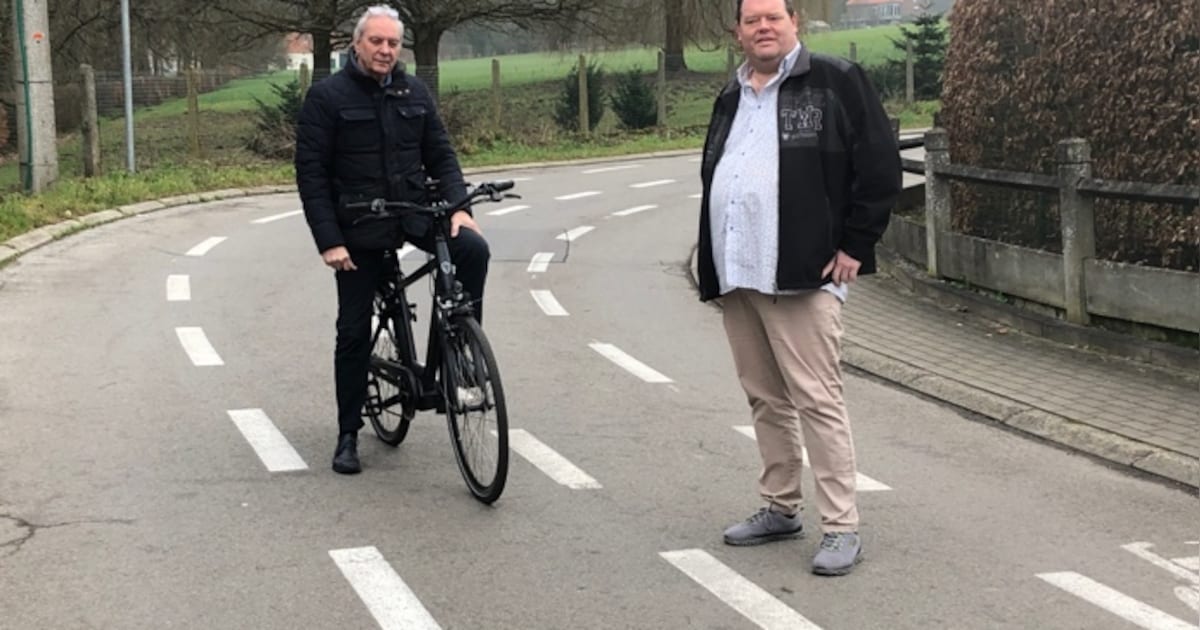 Fietsstroken zorgen voor verwarring op te smalle baan in Oud-Heverlee ...