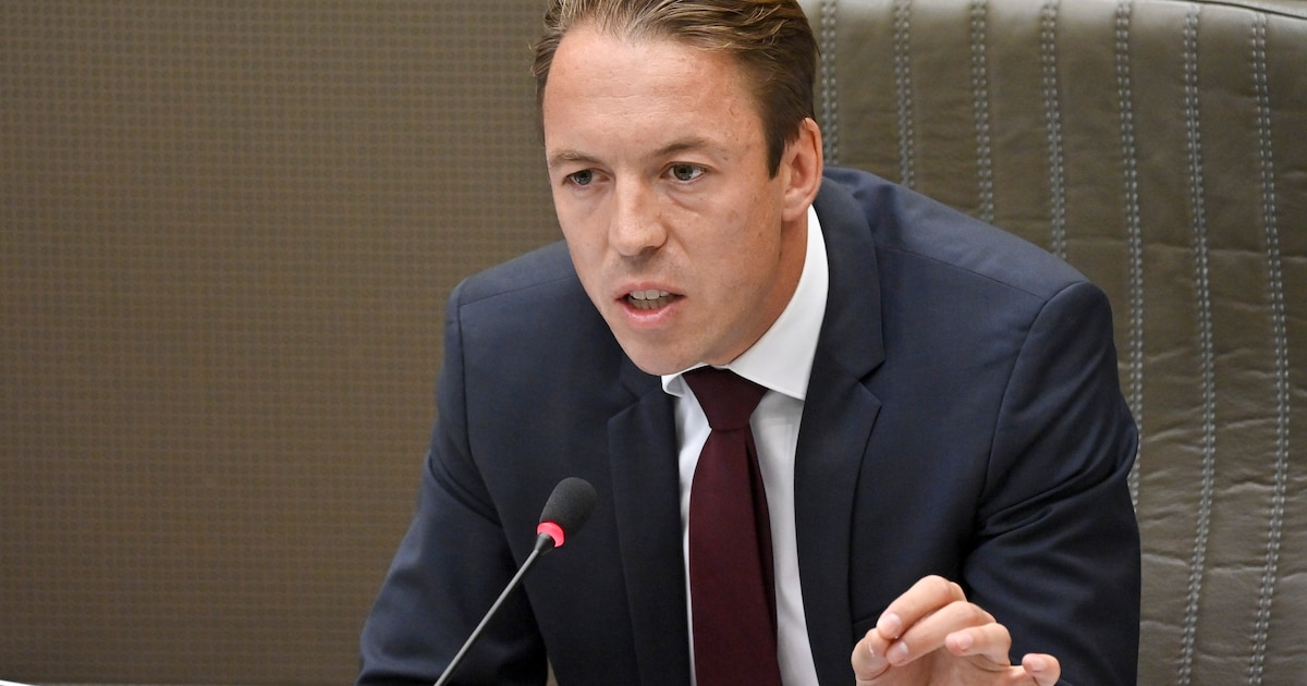 Vlaams Belang-parlementslid Sam Van Rooy verlaat boos commissie na ...