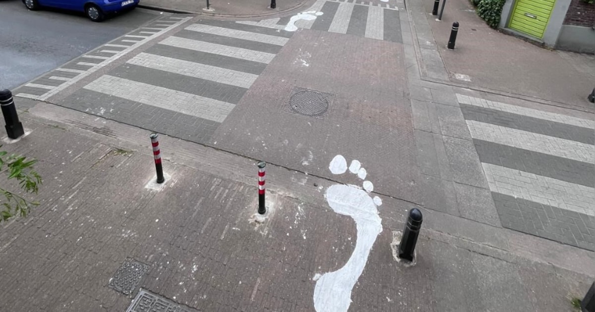 Van wie zijn die voetsporen in de Brugse Poort? “Gratis spektakel voor ...