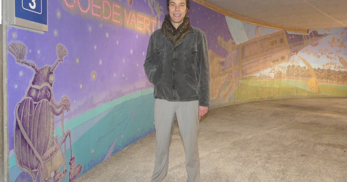 Koen maakt muurschildering met vliegende kerktoren in spoorwegtunnel ...