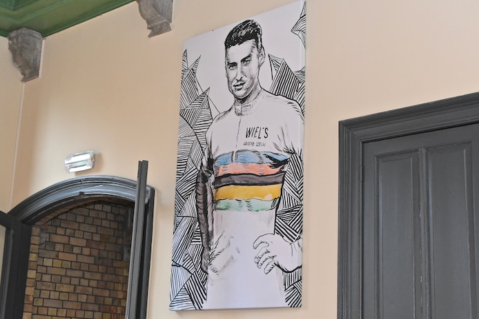 KOERS. vereeuwigt Roeselaarse wereldkampioenen op portret in hun Zaal ...