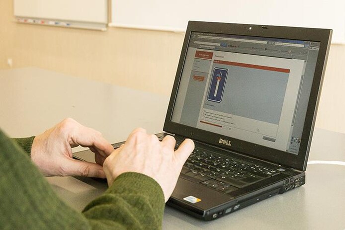 Man wordt opgepakt nadat hij onder valse naam theoretisch rijbewijs wil ...