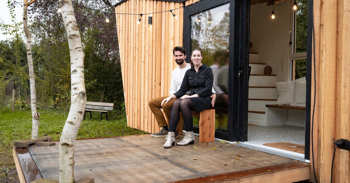 BINNENKIJKEN. Andreas (35) en Tessa (33) maken niet zomaar een Tiny ...