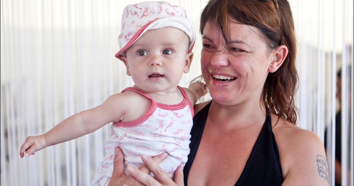 Deborah Ostrega zoekt heil bij het OCMW | Celebrities | HLN.be