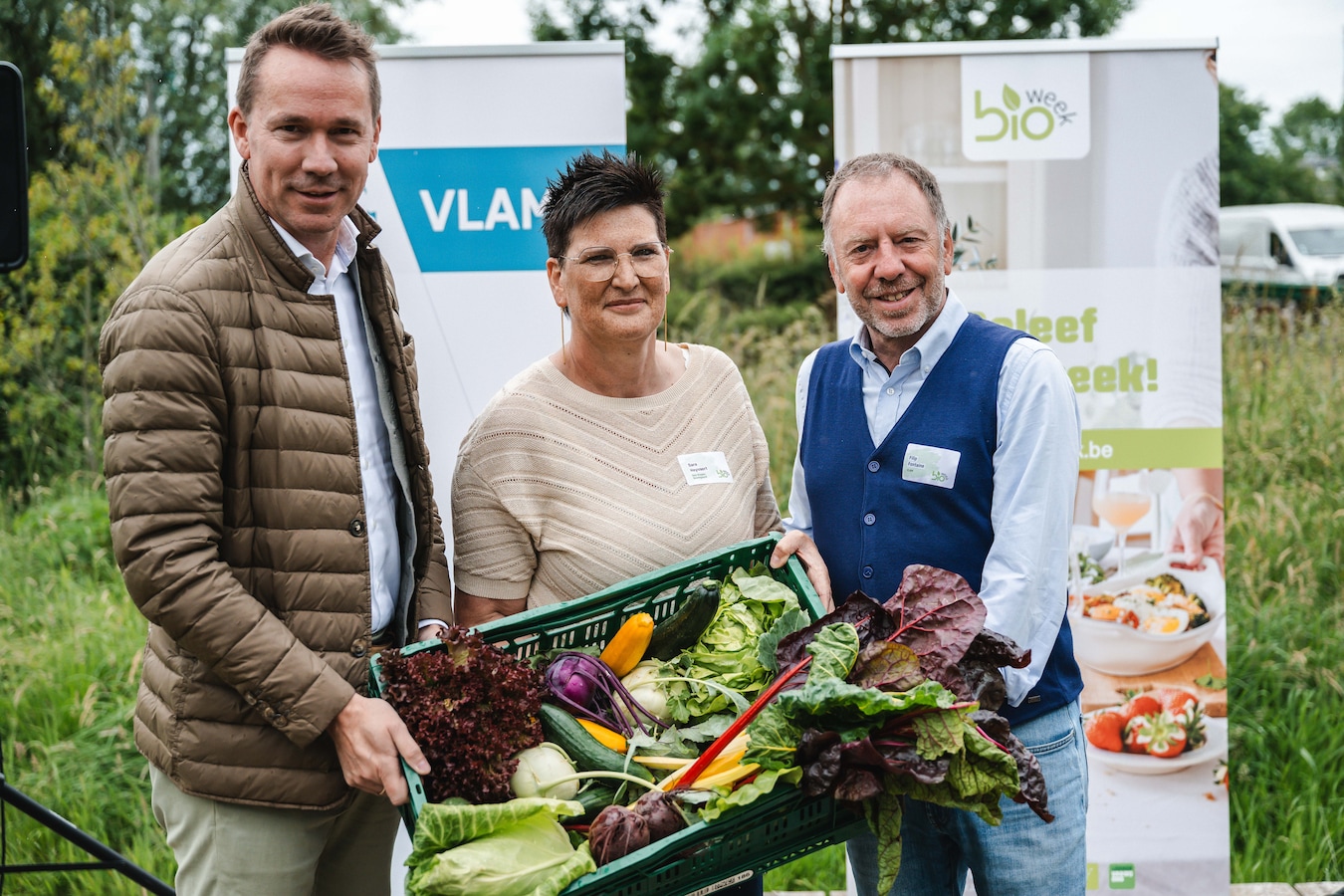 Minister Brouns opent Bioweek op boerderij Den Diepen Boomgaard in ...