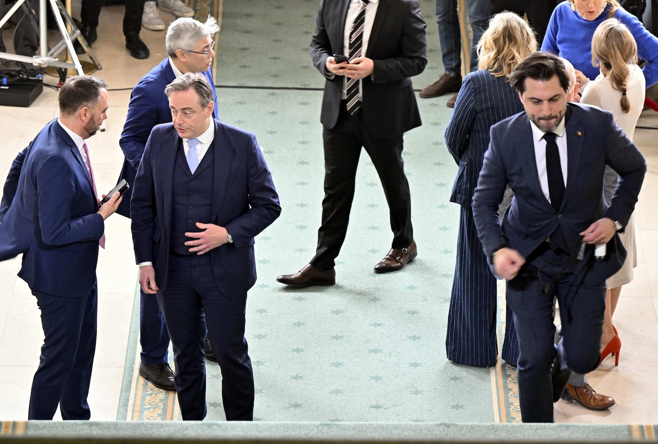 Carl Devos over ‘geheime’ politieke akkoorden op briefjes, Atoma ...
