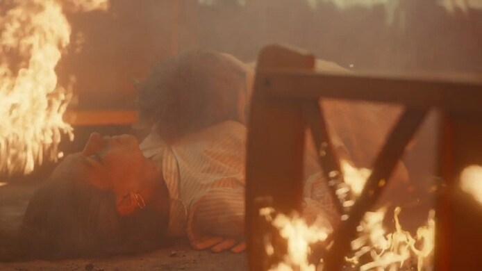 Een eerste kus, een verwoestende brand en een bruidje dat van overspel ...