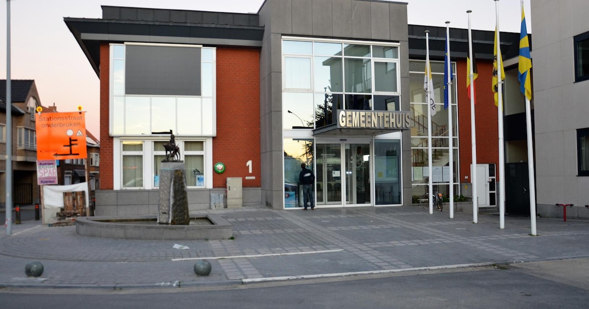 Lendeleeds gemeentehuis wijzigt openingsuren | Lendelede | hln.be