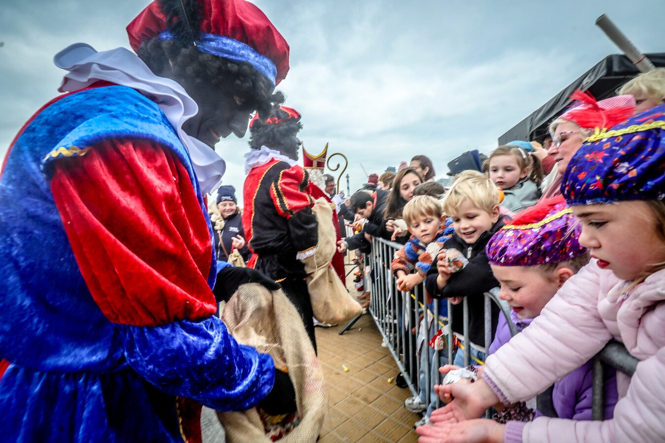 KIJK. Burgemeester Tommelein zingt liedje voor de Sint: “Er zijn dit ...