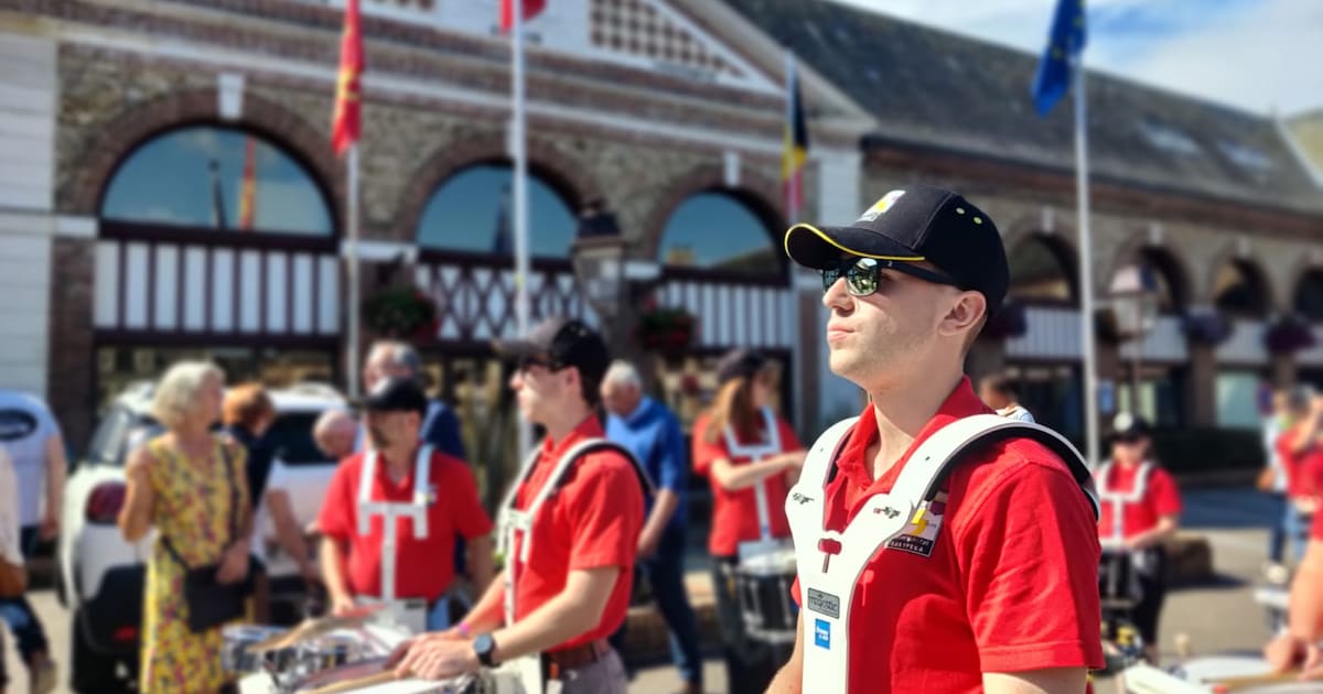 tRommelkorps Harypska headliner tijdens de Franse Nationale feestdag ...