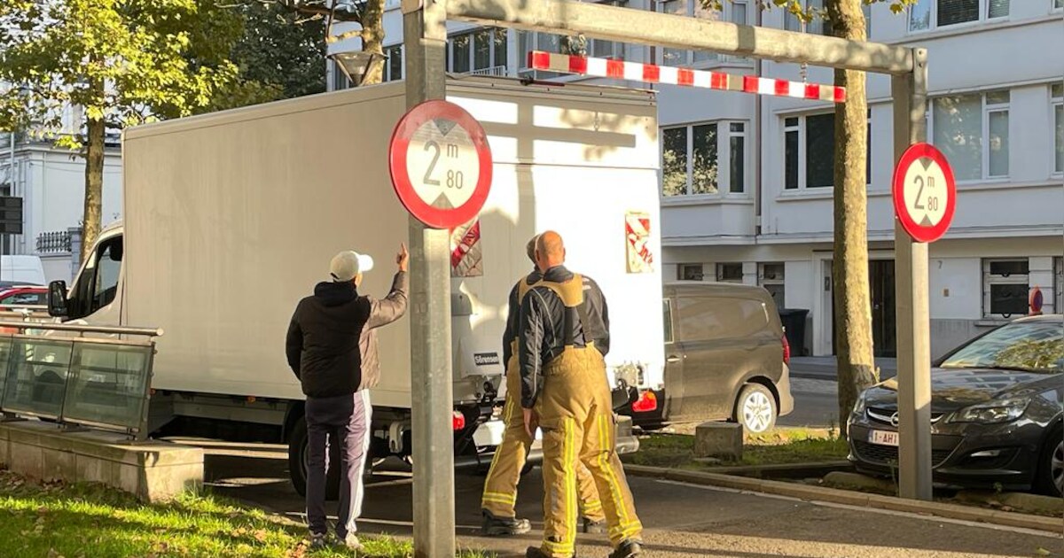 Wat staat er op dat bord? “2,80 meter max” | Antwerpen | HLN.be