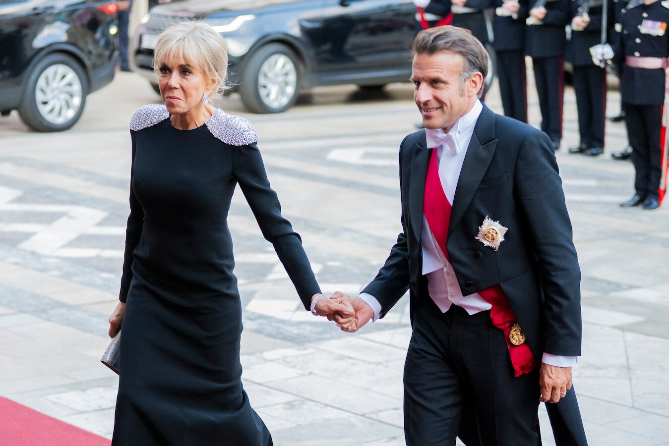 CIA-pion, transgender en incest? Macrons pikken het niet langer en ...