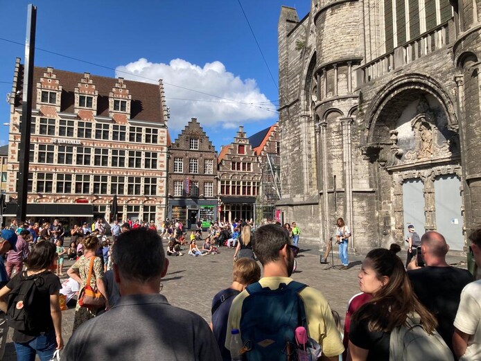 KIJK: Volle terrassen en drukke winkelstraten, de Gentse binnenstad ...