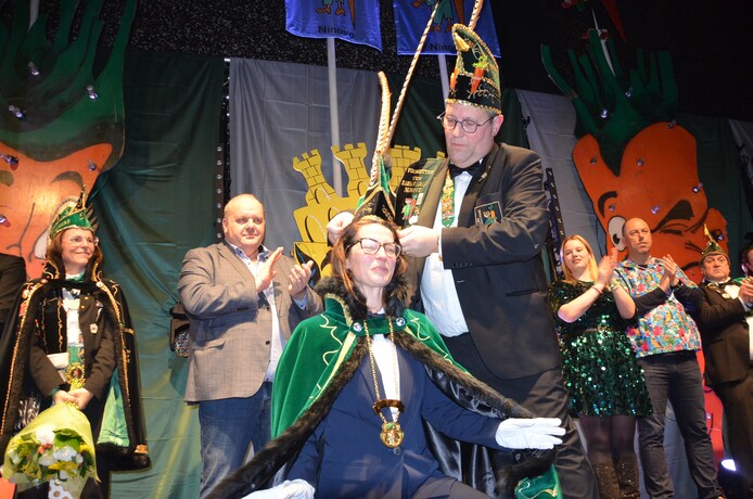 “Ik heb nú al tranen gelaten”: Prins Kim (43) blikt samen met nicht en ...