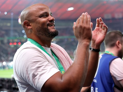 Plots zong hij beroemde Duitstalige schlager: Vincent Kompany ging al ...