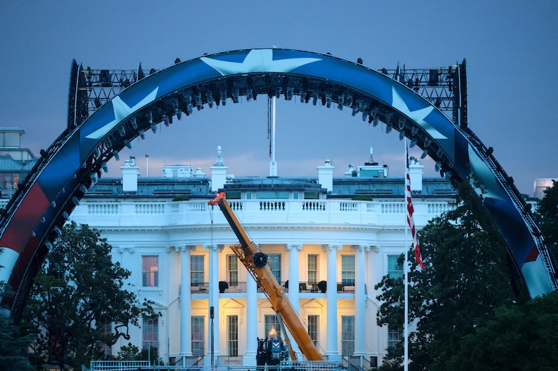 Na afzegging resem aan artiesten: Trump zélf headliner op feest voor ...