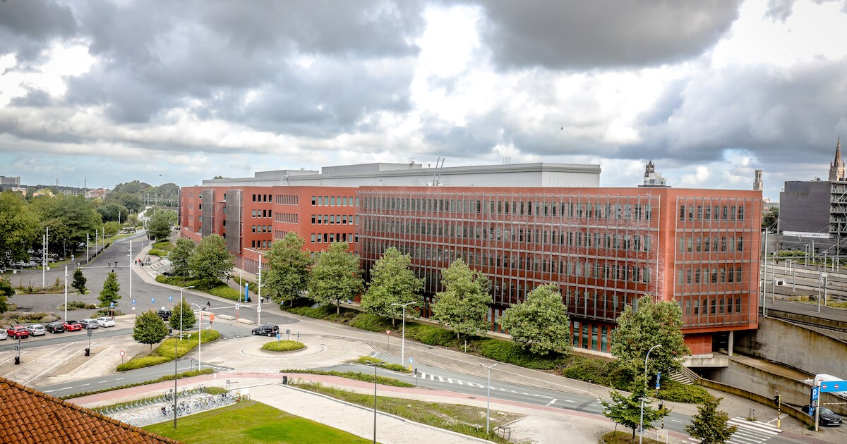 Negen maanden cel voor wildplasser die geslachtsdeel toonde aan ...