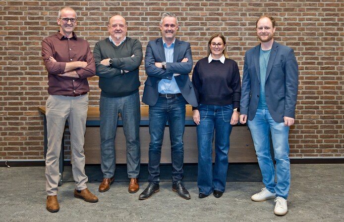 Simon Dens legt eed af als nieuwe burgemeester van uniek bestuur in ...