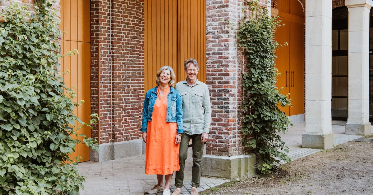 Roseline (51) en Patrick (57) blazen koetshuis Kasteel van Poeke nieuw ...