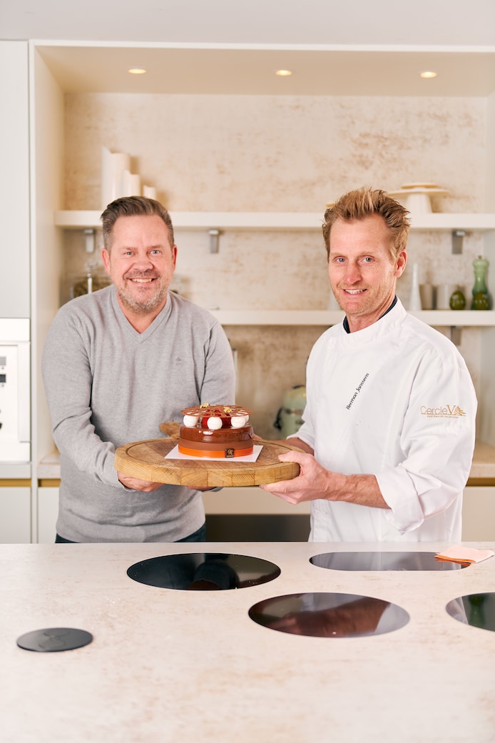 30 jaar? Dat verdient (een eigen) taart: sterrenchef helpt bakkerij Manus met creatie voor ...