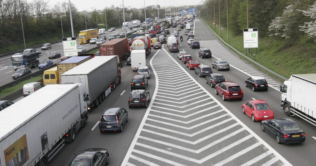 Tot anderhalf uur filerijden op Buitenring rond Brussel na ongeval in ...