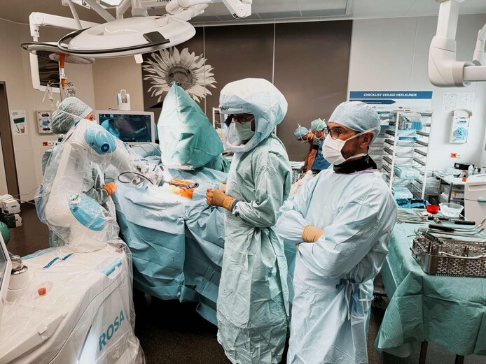 AZORG-ziekenhuis is Europese pionier met nieuwe robot voor ...