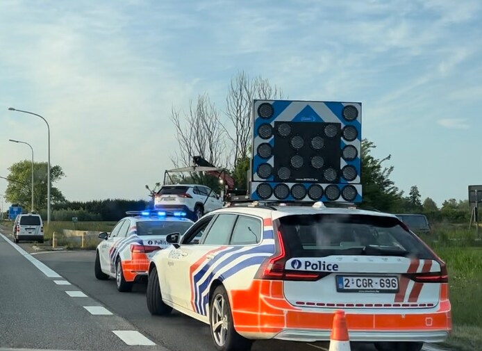 Chauffeur vlucht te voet weg na ongeval op A12: verdachte gevat na ...