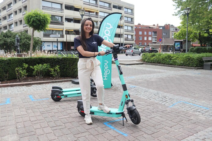 Nieuwe ‘slimme’ deelsteps in Sint-Niklaas: “Rij je op het voetpad? Dan ...