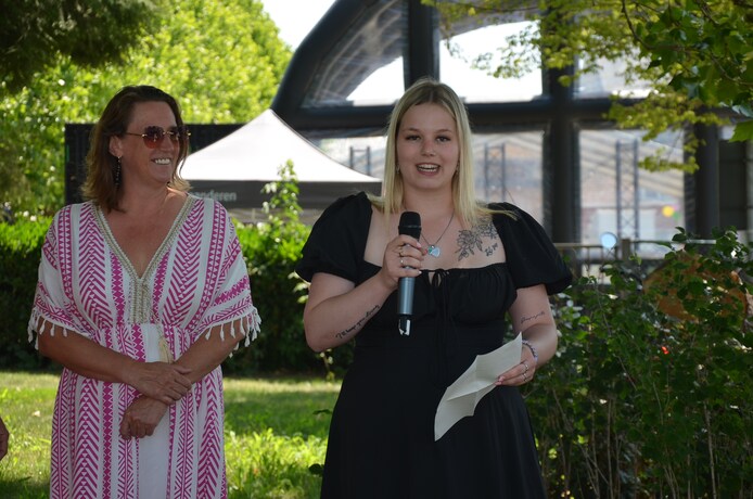 Vernieuwde speeltuin in Meerbeke is officieel open: “Leuk dat hij net ...