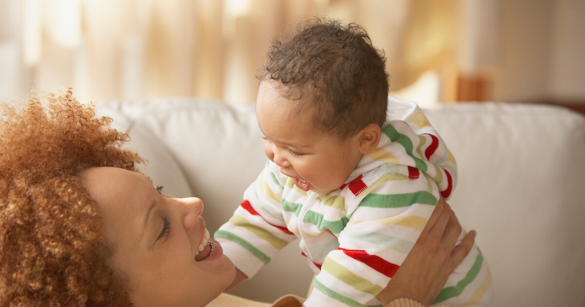 Waarom je meer tegen je baby moet praten, en waarom je dat ook best met ...