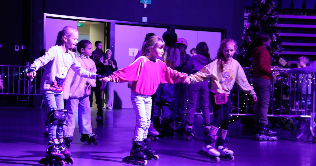Tientallen kinderen genieten van rollerdisco in Biekorf | Lebbeke | HLN.be