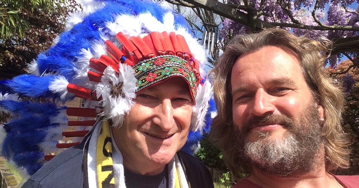 Kurt Burgelman meet de Bekerkoorts bij dj Dirk Stoops | Gent | HLN.be