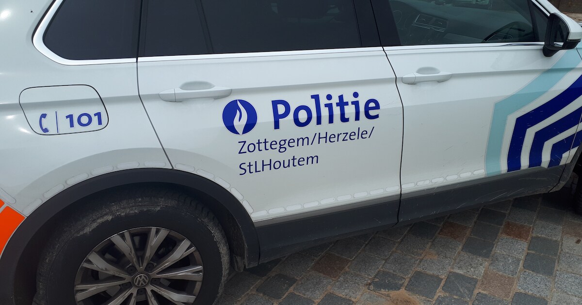 Bromfietser slaat op de vlucht voor politiecontrole maar wordt gevat ...