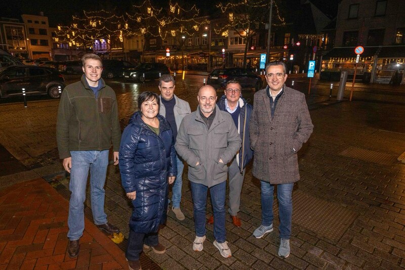Stad Izegem kiest voor nieuwe kerstverlichting in centrum | Izegem | HLN.be