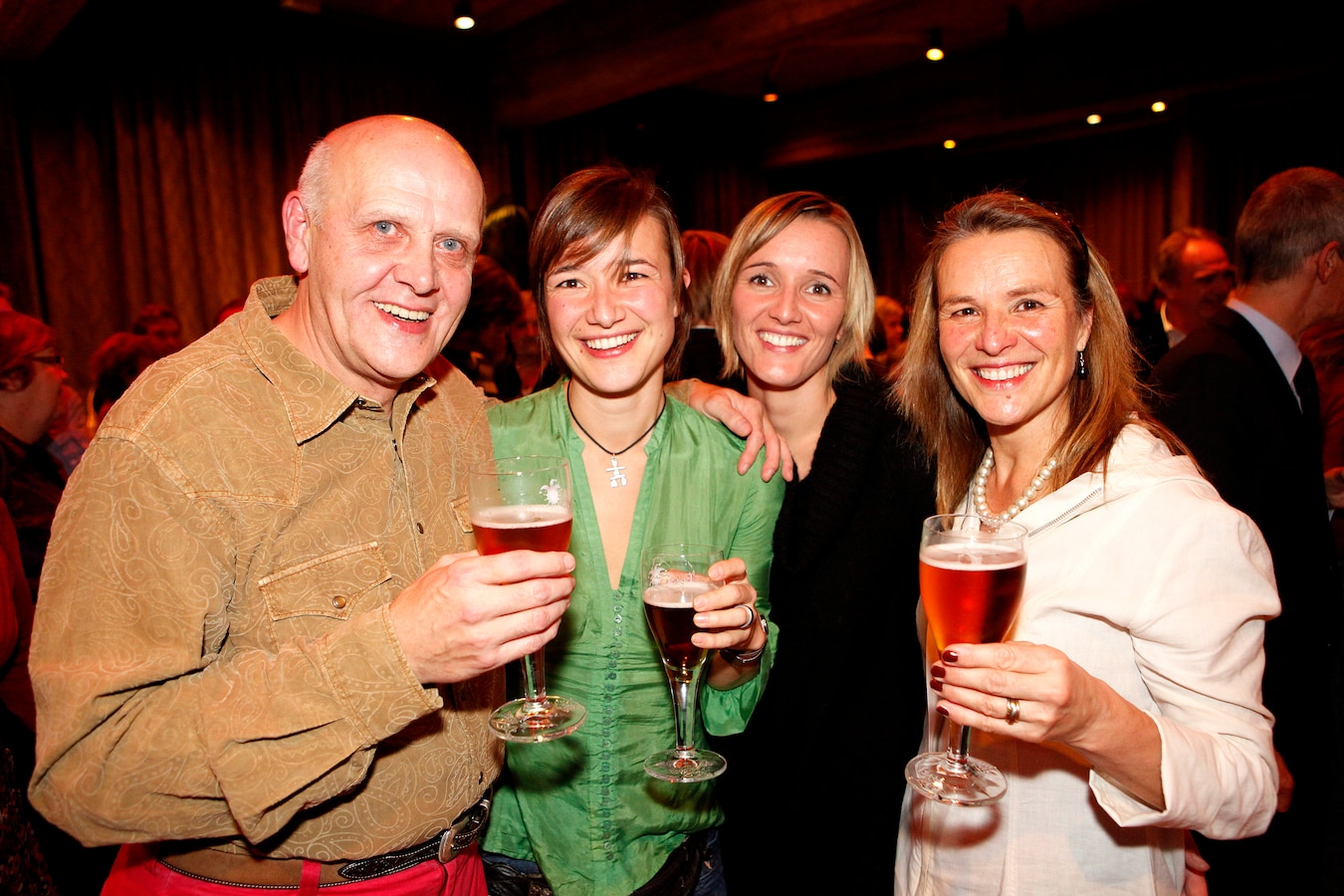 Carry Goossens (73) koestert zijn dochters Nelly en Lis: “Het mooiste ...