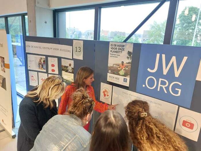 Vrijwilligersbeurs lokt heel wat bezoekers naar wijkcentrum Xaverianen ...
