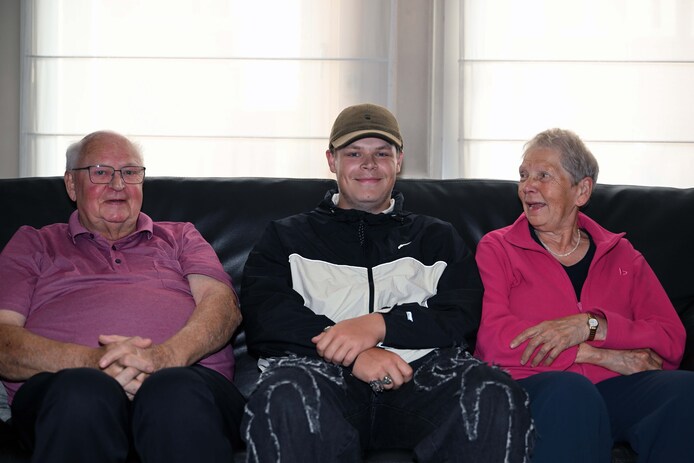 Al ruim 60 jaar delen ‘kotmadammen’ Jef (80) en Magda (81) hun huis met ...