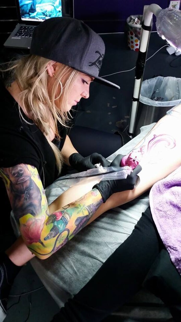 Man breekt wereldrecord met 203(!) The Simpsons-tatoeages | TV | hln.be